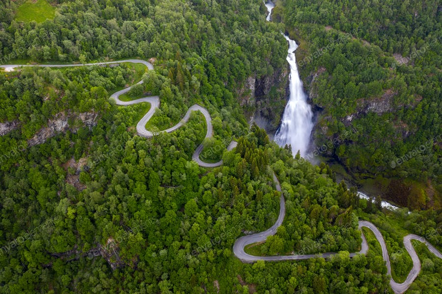 عکس جاده پر پیچ و خم کوهستانی 31149 Winding Road Next To Waterfall مزرعه فوتیج